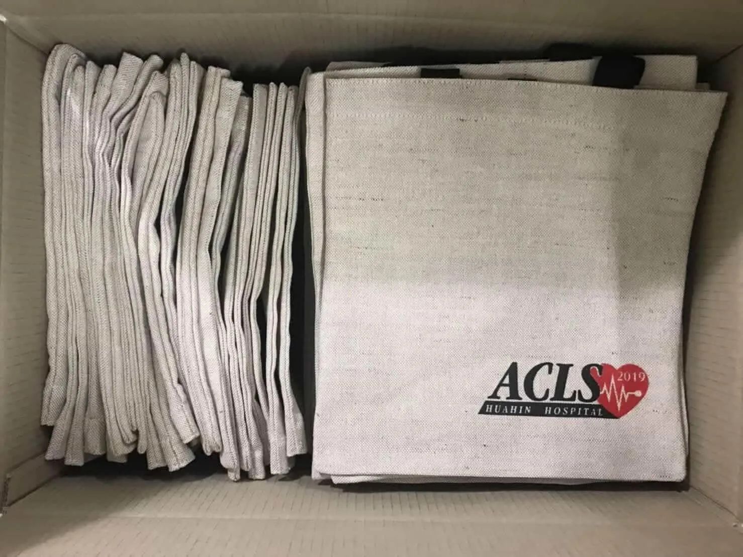 รับทำกระเป๋าผ้า กระสอบ พรีเมี่ยม สกรีนโลโก้ ACLS รพ.หัวหิน