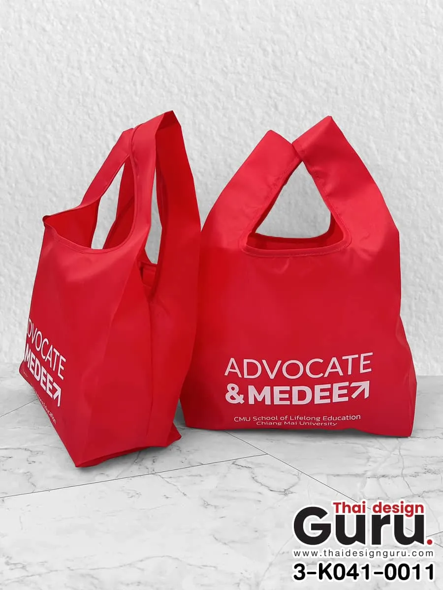 รับผลิตกระเป๋าผ้าร่มพับได้ สีแดง พร้อมสกรีนลาย Advocate & Medee