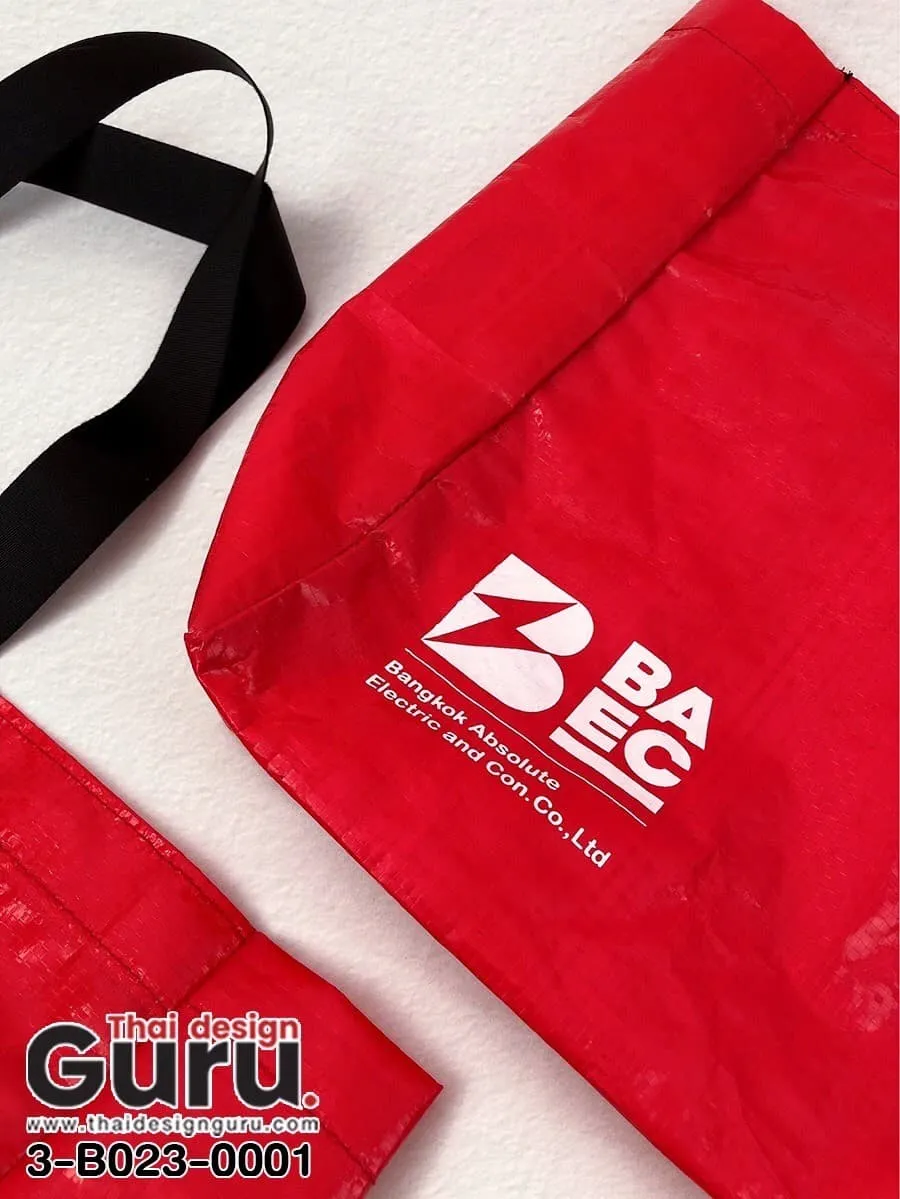 ผลิตกระเป๋าหูหิ้วกระสอบพลาสติกสีแดงทรงชอปปิ้งใบใหญ่ สกรีน BAEC