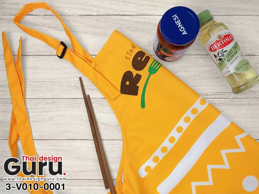 รับผลิตผ้ากันเปื้อนแม่ครัว สีเหลือง ผ้าแคนวาส สกรีนลาย แบรนด์ Reo's