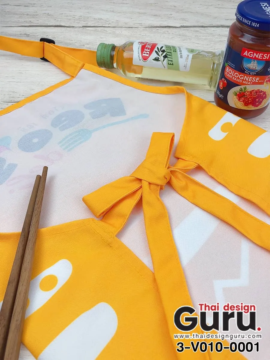 รับผลิตผ้ากันเปื้อนแม่ครัว สีเหลือง ผ้าแคนวาส สกรีนลาย แบรนด์ Reo's