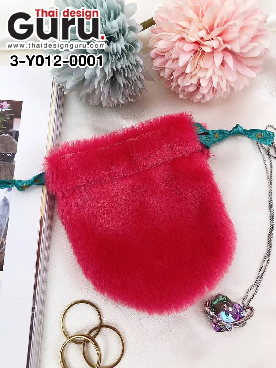 รับผลิตถุงหูรูดจิ๋ว ผ้าขนนุ่ม พร้อมริบบิ้นพิมพ์ลายดาว แบรนด์ Yavis